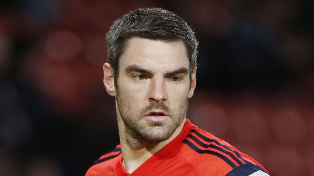 Burnley sign former Blackpool goalkeeper Matt Gilks - ESPN