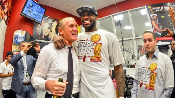 Pat Riley: LeBron 'hizo lo correcto' cuando dejó a Miami - ESPN