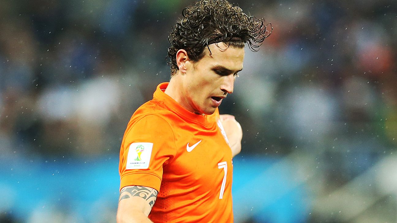 Daryl Janmaat completes switch from Feyenoord to Newcastle - ESPN