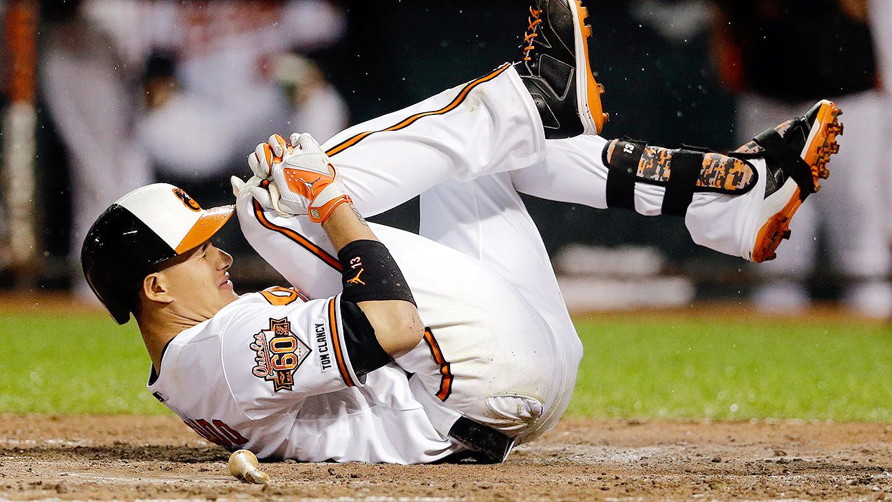 Manny Machado injured on swing - ESPN