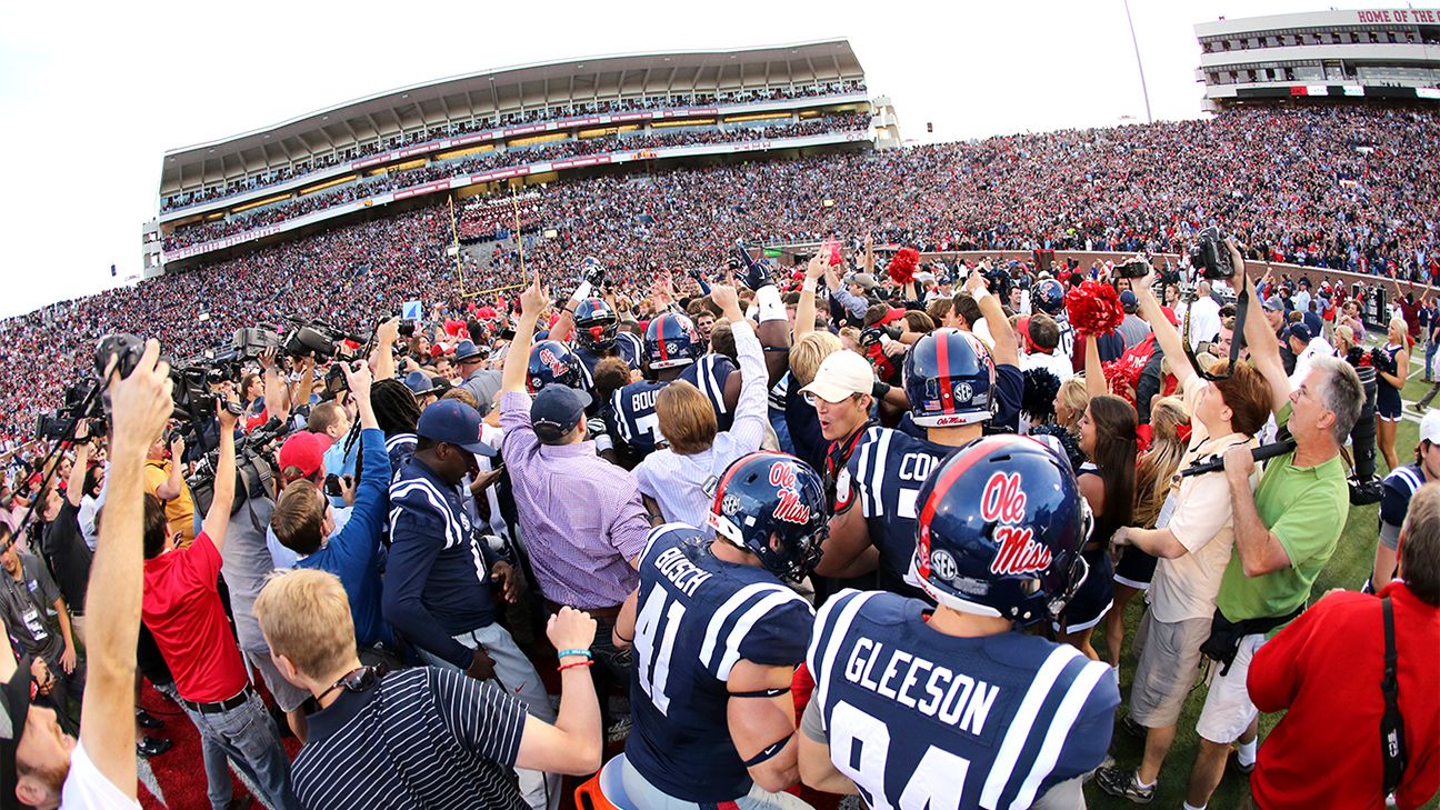 SEC to 'substantially' increase fines for rushing fields - ESPN