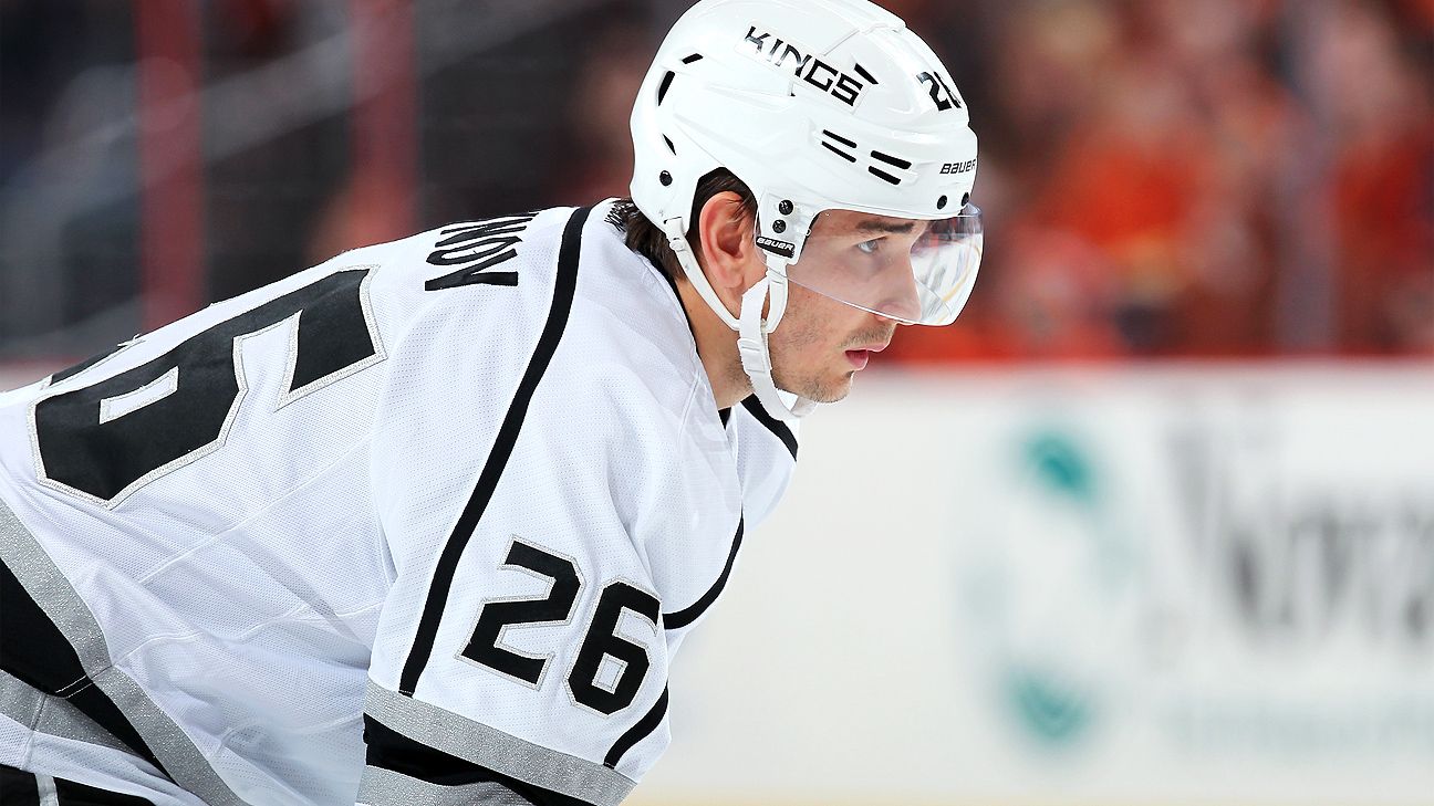Slava Voynov released from jail, promptly detained by customs officials ...