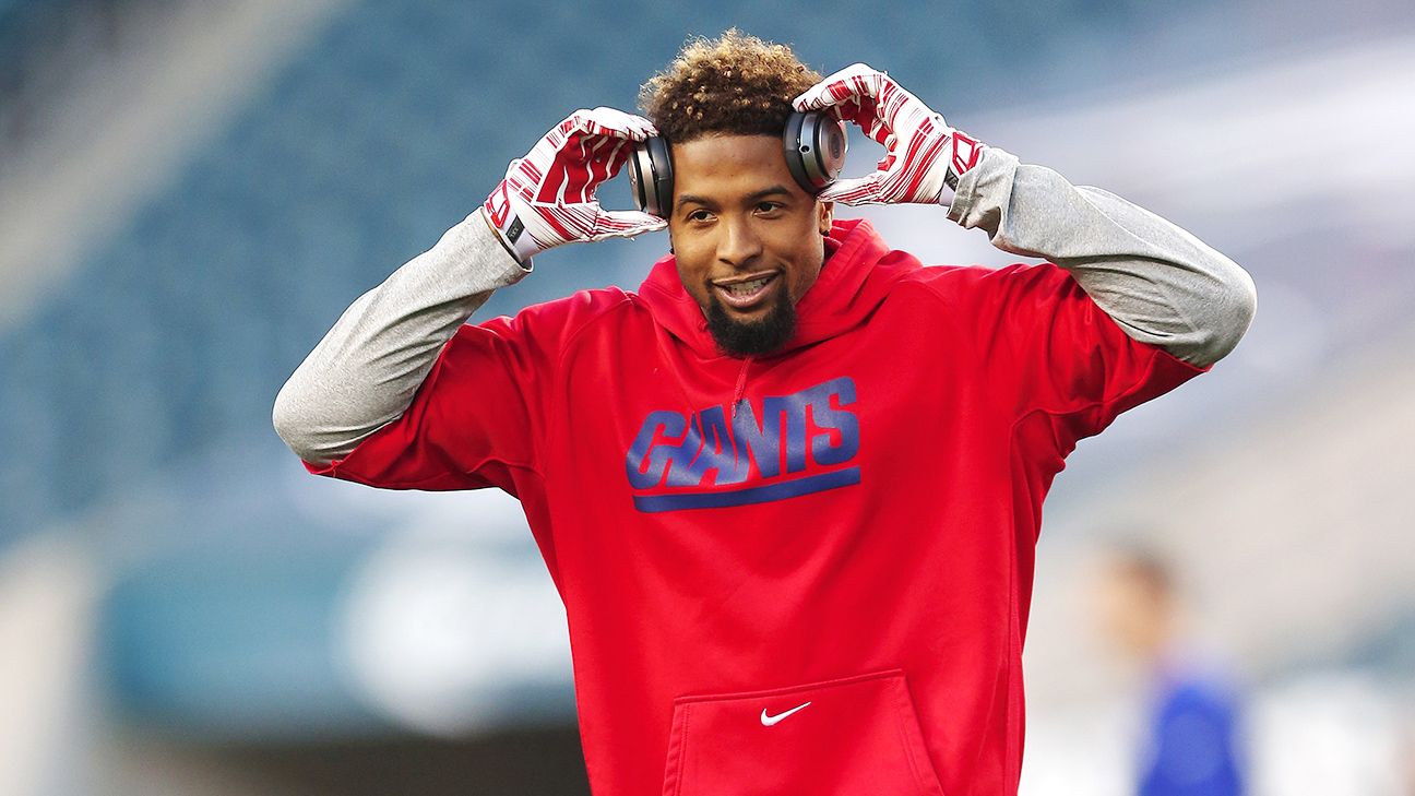 Odell Beckham Jr. makes crazy one-handed catches ... with a soccer ball ...