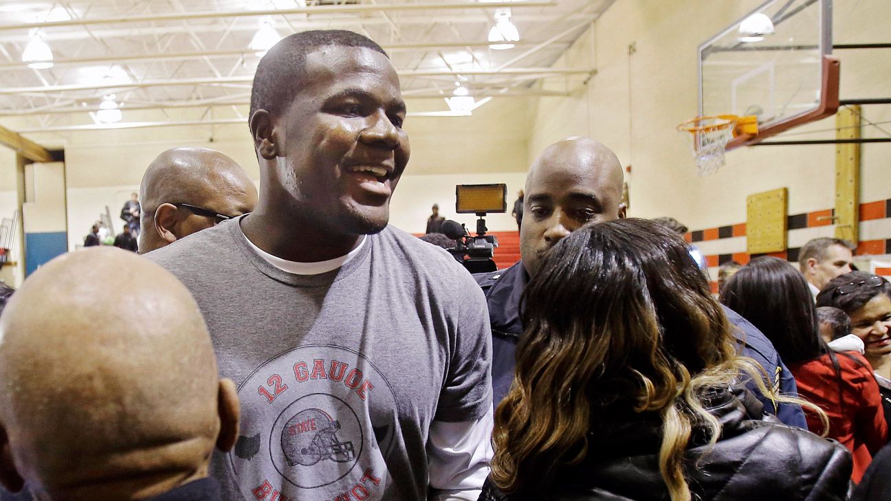 Ohio State Buckeyes QB Cardale Jones surprisingly stays in school ...