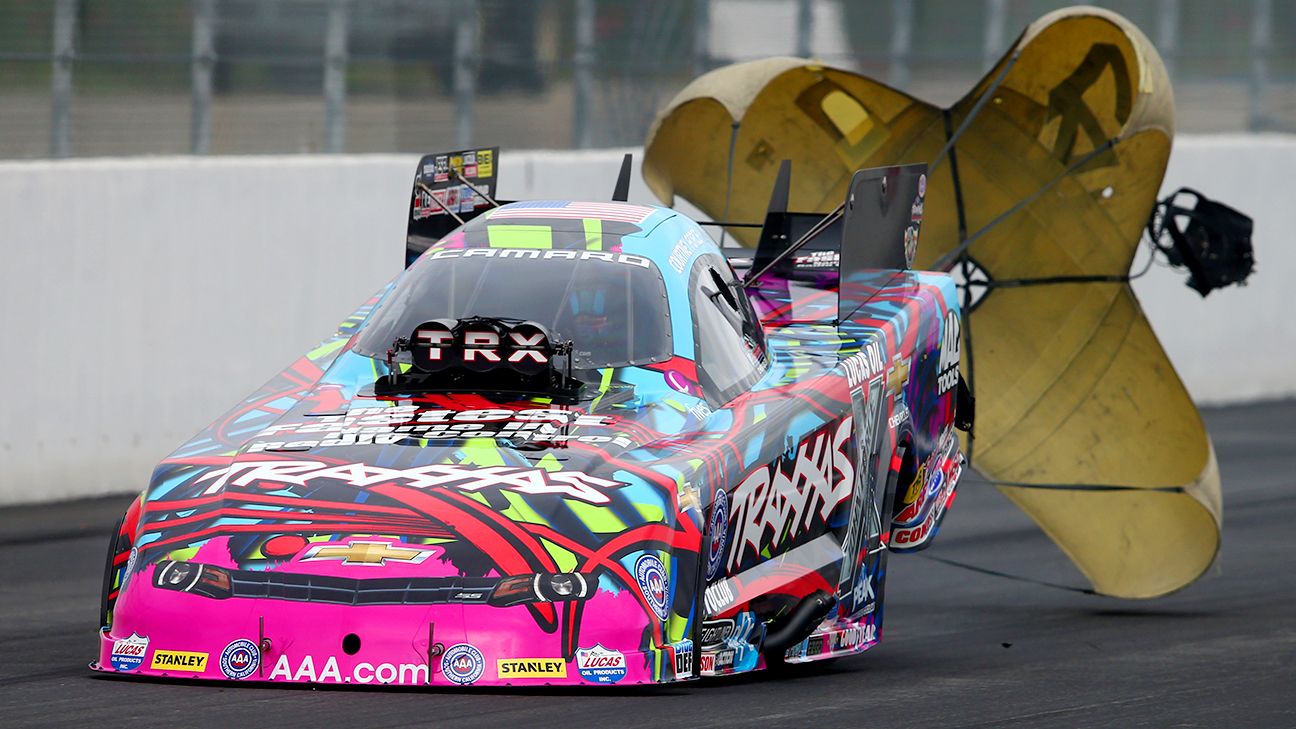 Courtney Force breaks speed record held by father John Force - ESPN