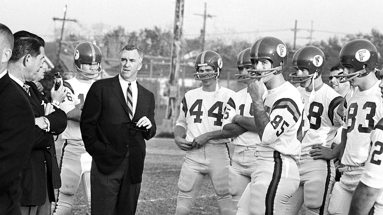 Former Florida Gators coach, AD Ray Graves dies at 96 - ESPN