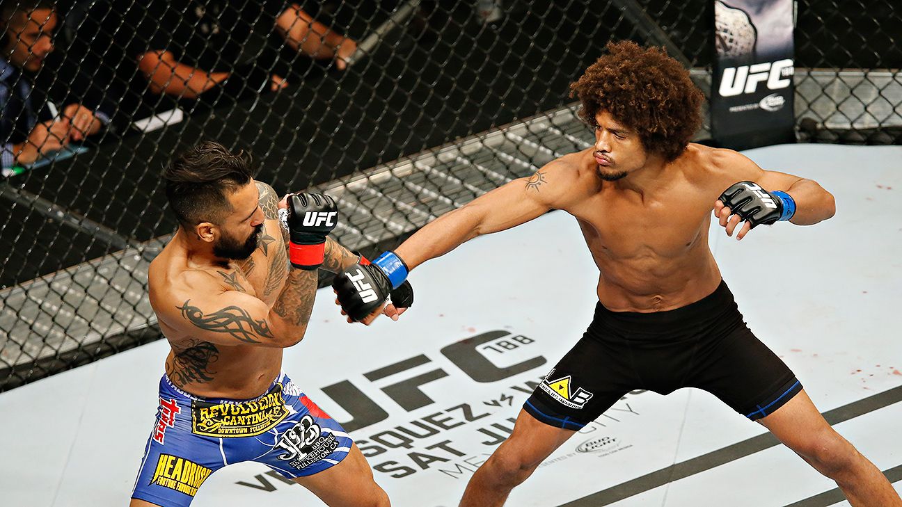 UFC Fight Night: Dan Henderson makes quick work of Tim Boetsch - ESPN