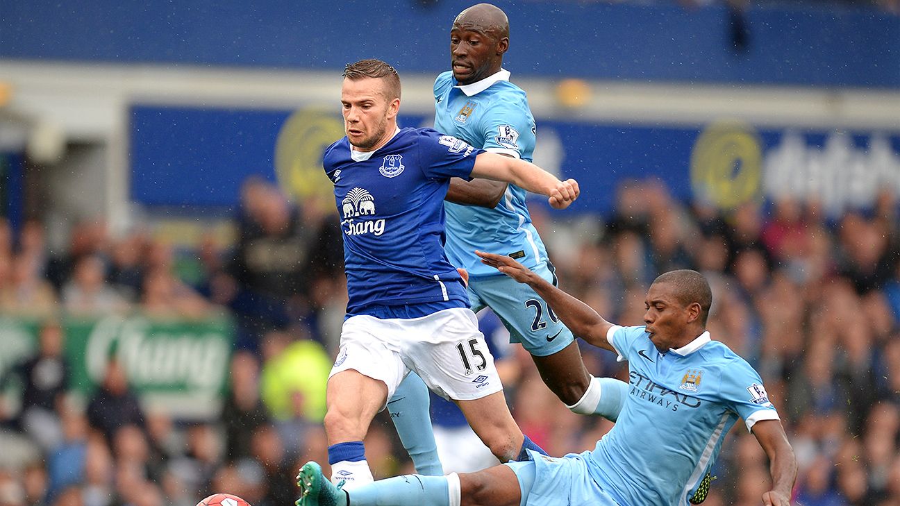 Everton's Tom Cleverley faces spell on sidelines with ligament damage ...