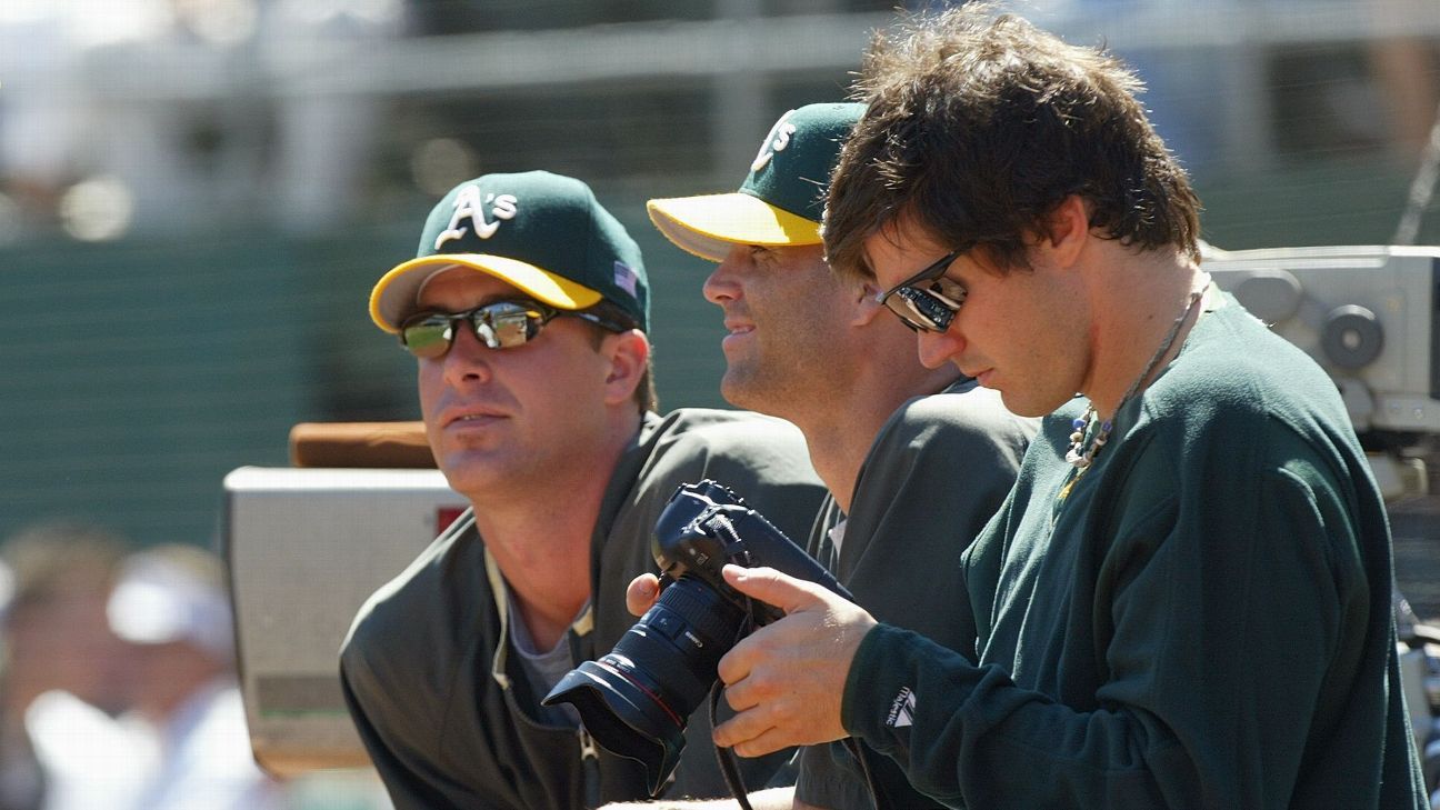 Ex-teammates Tim Hudson and Barry Zito facing off Saturday - ESPN