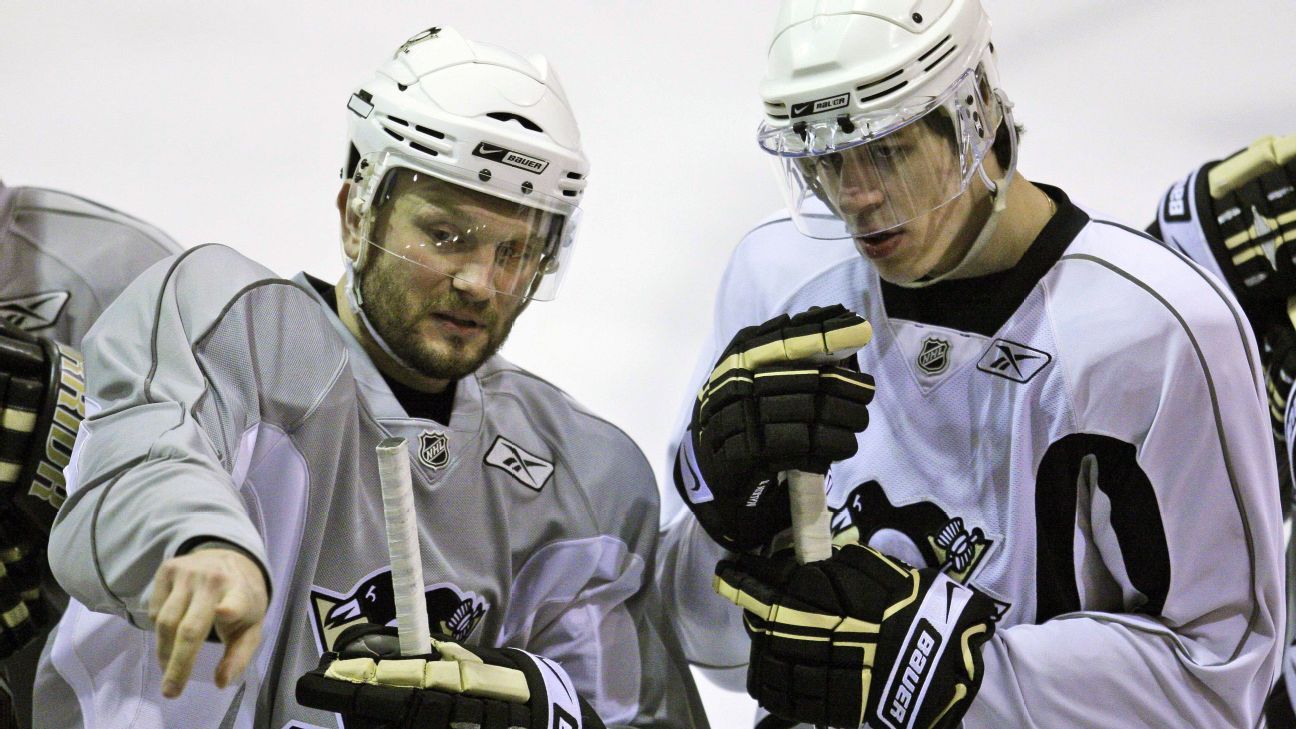 Penguins release D Sergei Gonchar; rookie Daniel Sprong makes club - ESPN