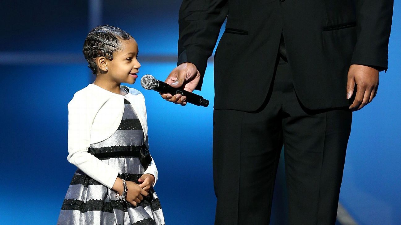 Leah Still presents Comeback Player of the Year, meets J.J. Watt - ESPN ...