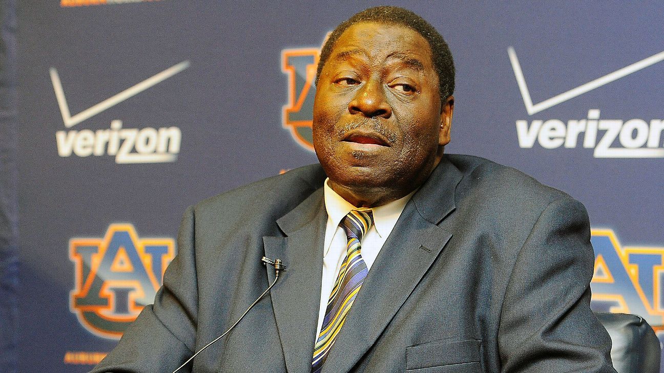 James Owens, Auburn's first black football player, dies at 65 - ESPN