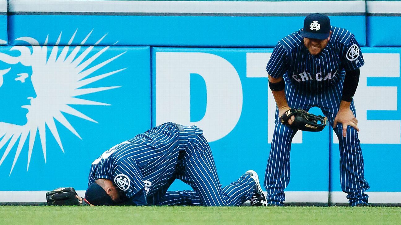 Jason Coats of Chicago White Sox leaves debut after big collision - ESPN