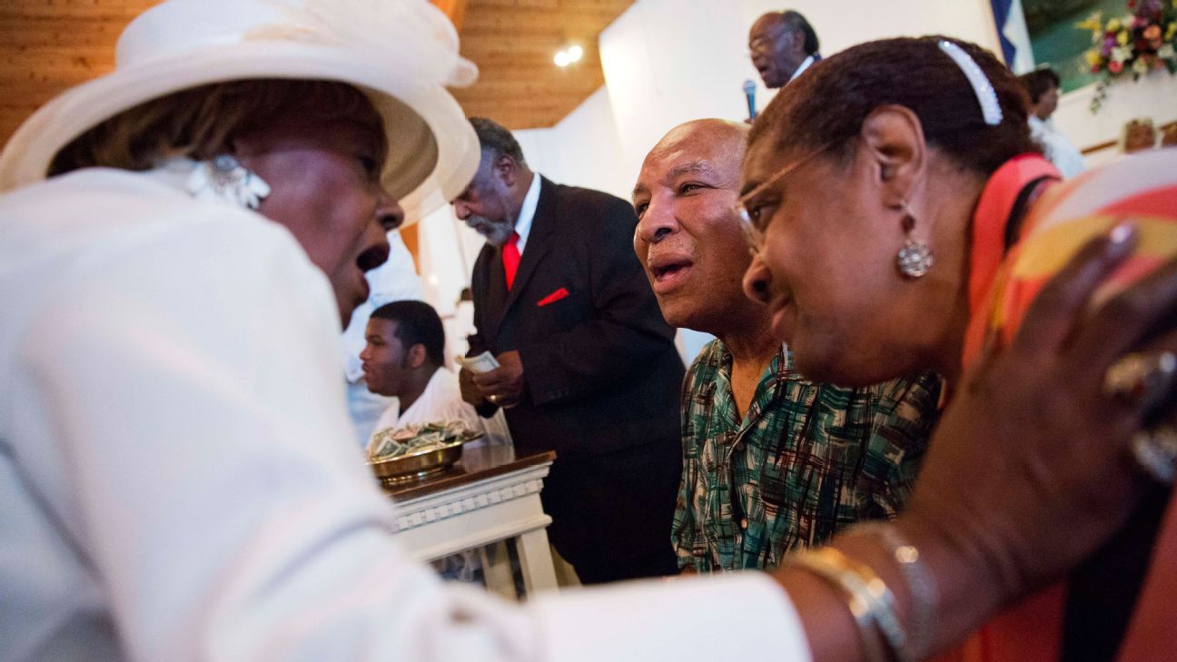 Muhammad Ali's hometown of Louisville, Kentucky, joins together in ...