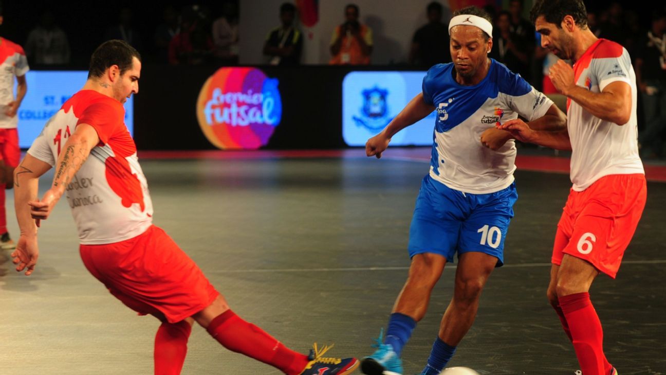 Ronaldinho Giggs Scholes and more star in Indias Premier Futsal debut ...