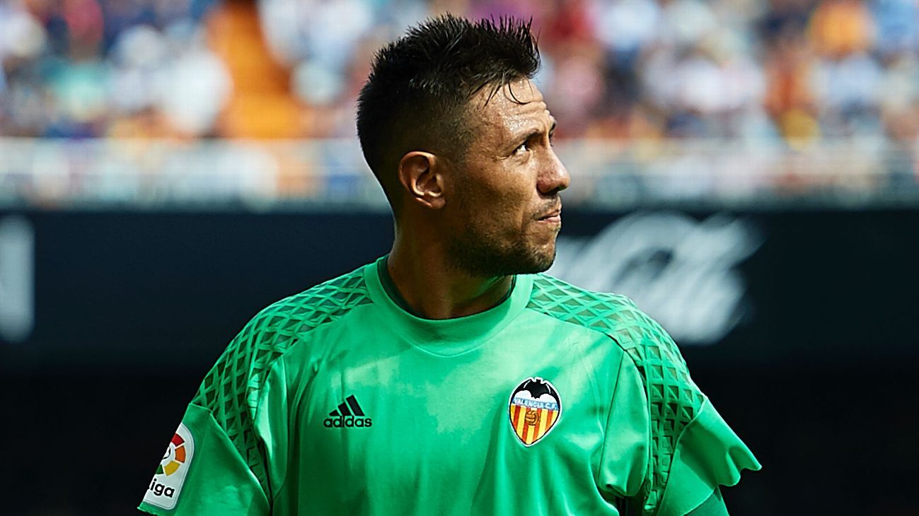 Valencia goalkeeper Diego Alves interested in move to Flamengo - ESPN