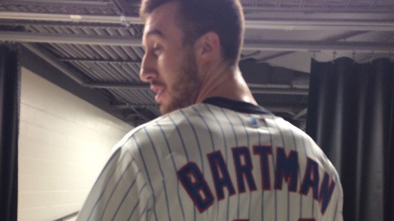 Frank Kaminsky trolls Cubs fans by wearing Steve Bartman jersey to game ...