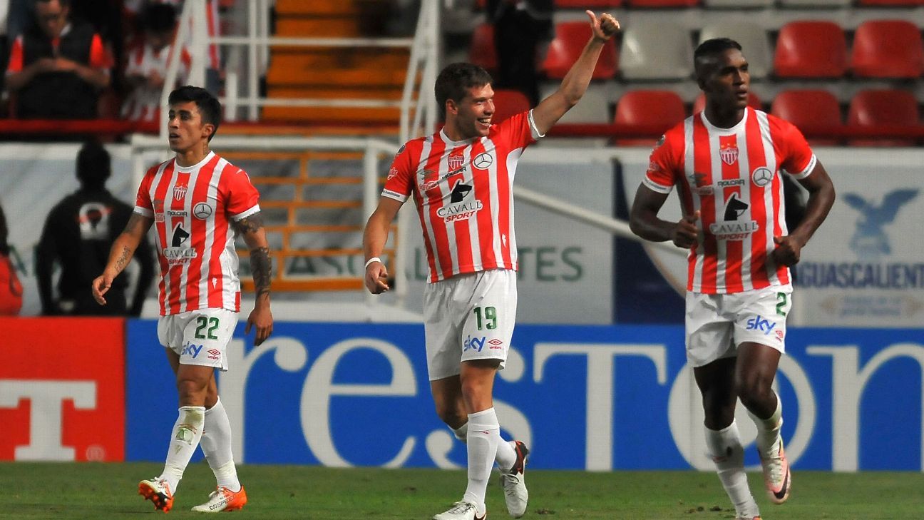 Necaxa aims to knock out champions, Miguel Herrera has to go for broke ...