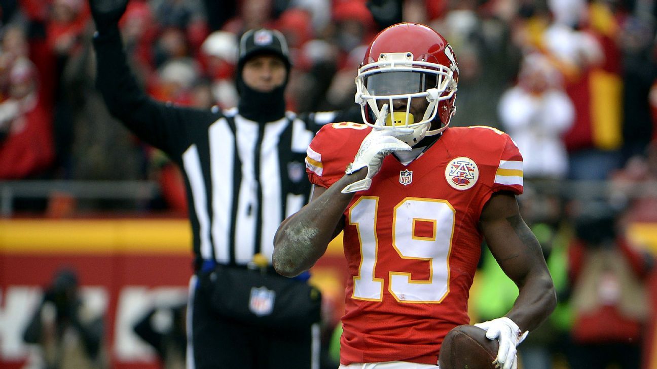 Kansas City Chiefs win ninth straight, secure playoff spot - ESPN ...