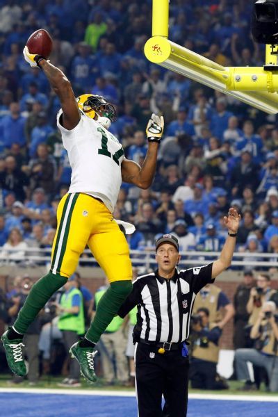 NFL to still penalize dunking football over crossbar after TDs - ESPN