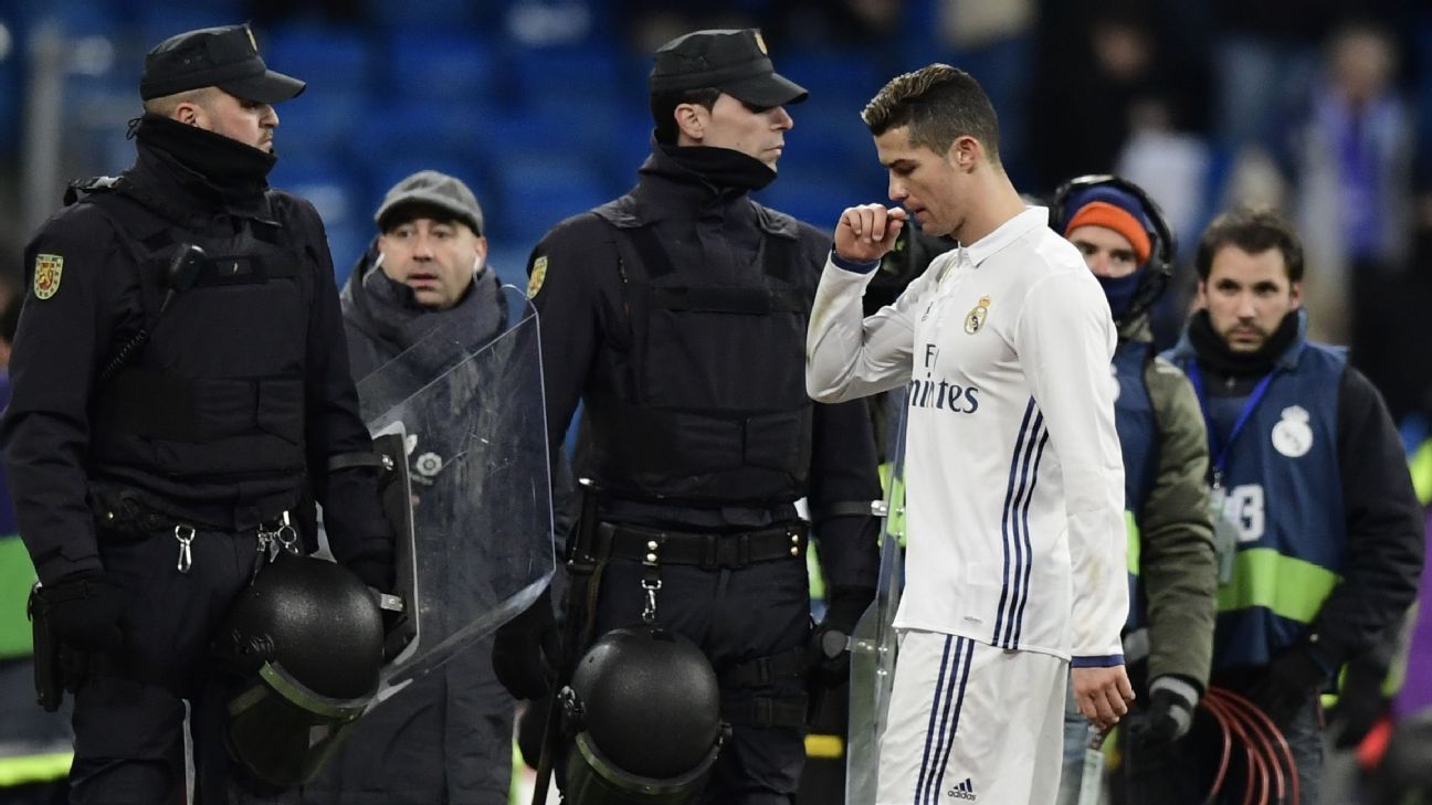 Cristiano Ronaldo just the latest start to hear Bernabeu boos - ESPN