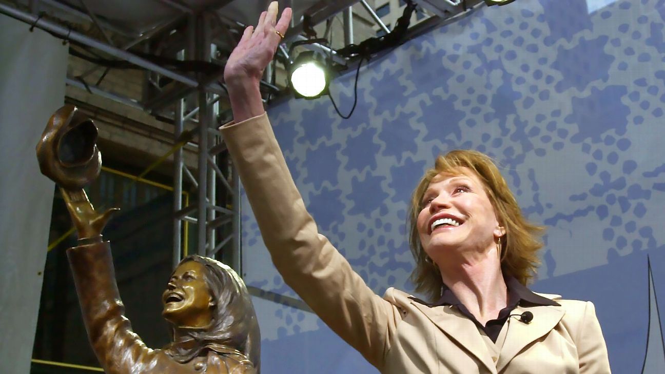 Mary Tyler Moore brought comedy and inspiration to women - ESPN