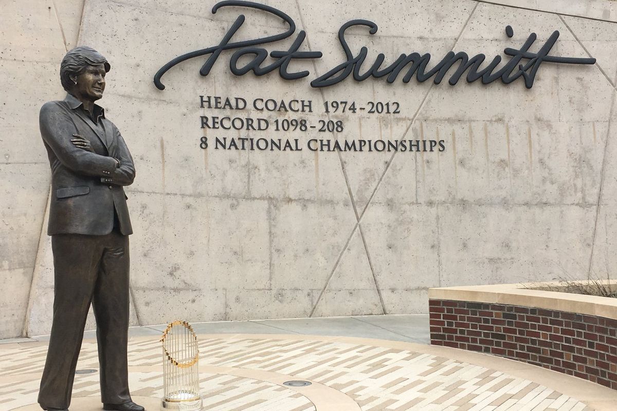 Chicago Cubs' World Series Trophy pays Pat Summitt a visit - ESPN