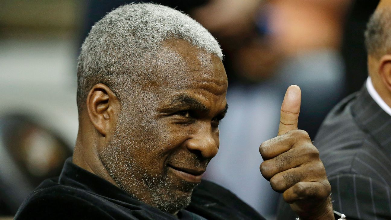Charles Oakley attends New York Knicks-Cleveland Cavaliers game - ESPN