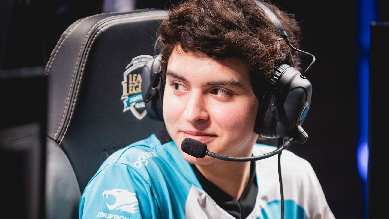 C9's Contractz trades a classroom for the LCS Arena - ESPN
