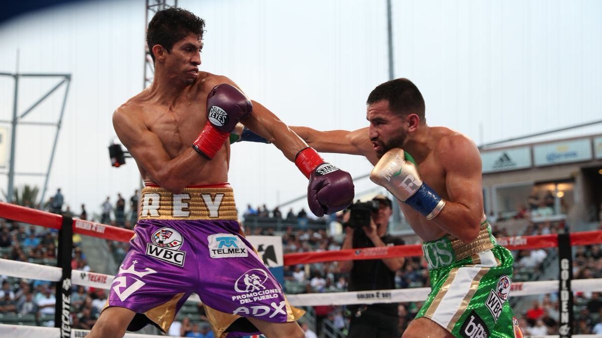 El mexicano Rey Vargas retuvo cetro súper gallo ante Ronny Ríos - ESPN