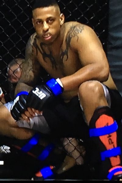 Greg Hardy, former NFL player, wins MMA debut at 'Rise of a Warrior 21 ...