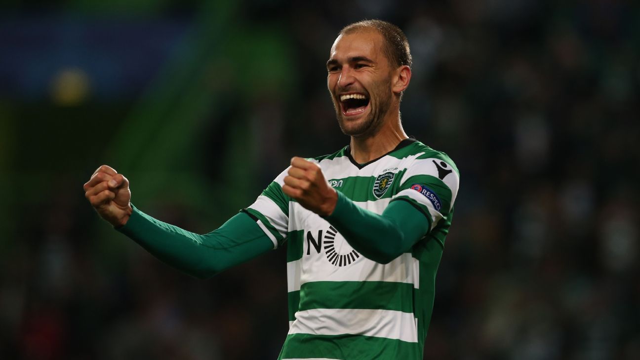 Bas Dost signs new Sporting Lisbon deal despite fans' attack