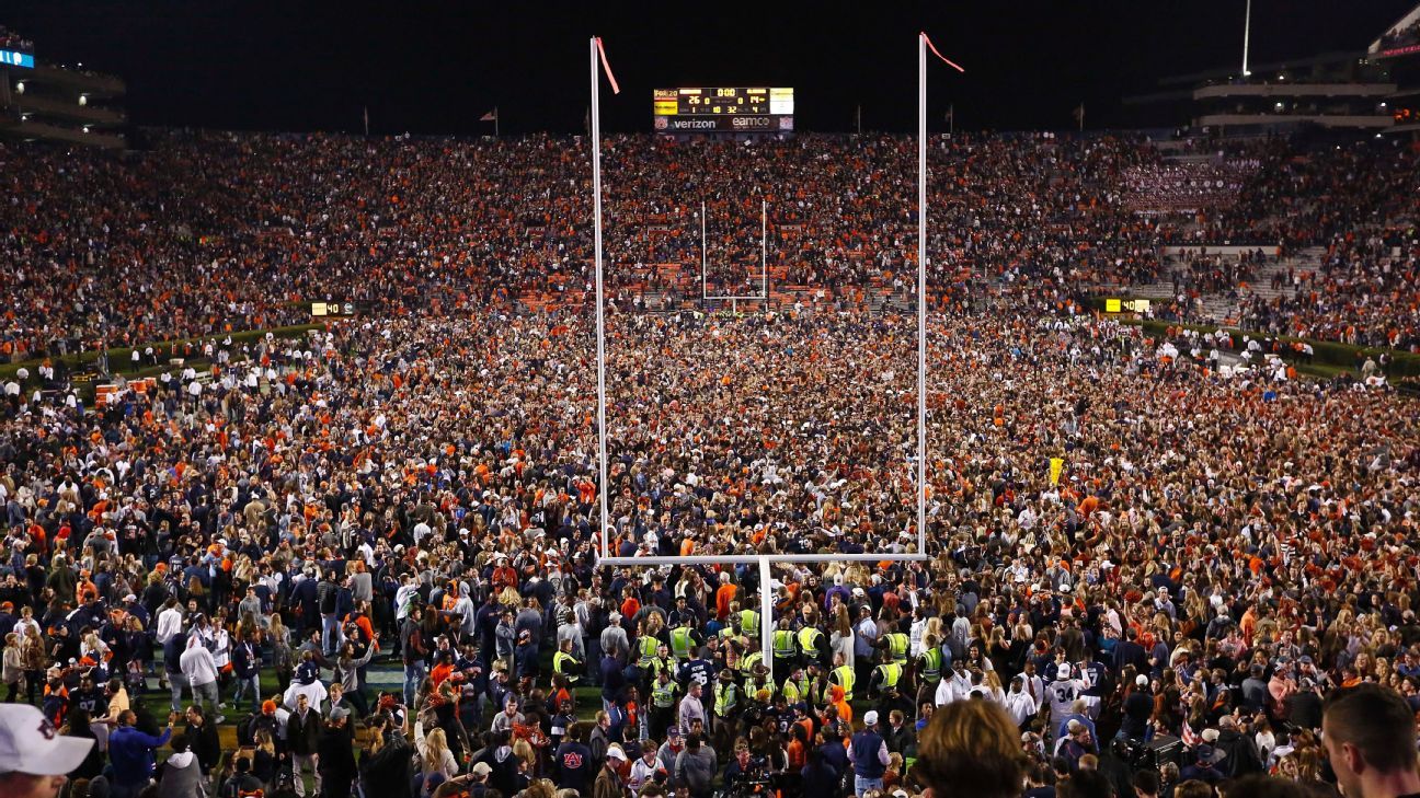 Highlights from a wild college football rivalry weekend - ESPN