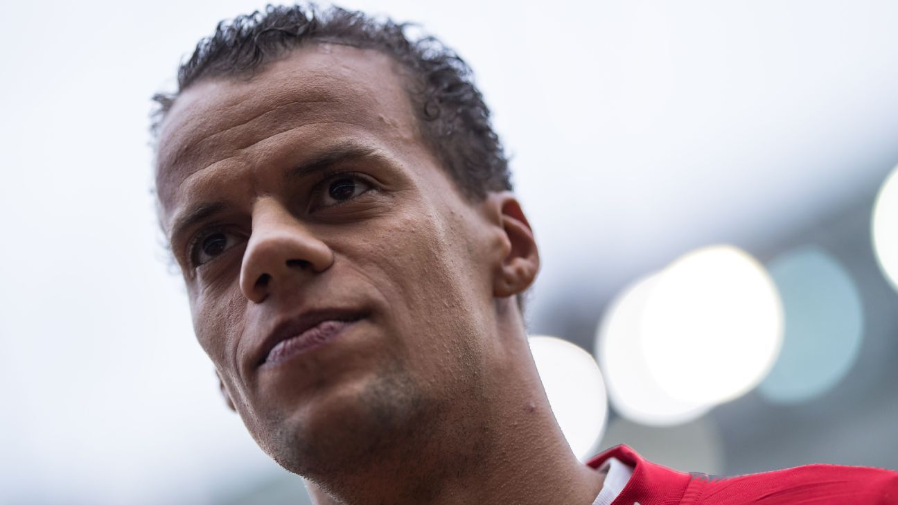 U.S. international Timothy Chandler resumes Eintracht Frankfurt ...