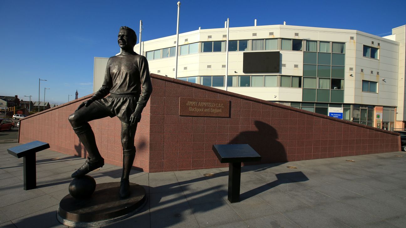 England World Cup winner Jimmy Armfield dies at 82 - ESPN