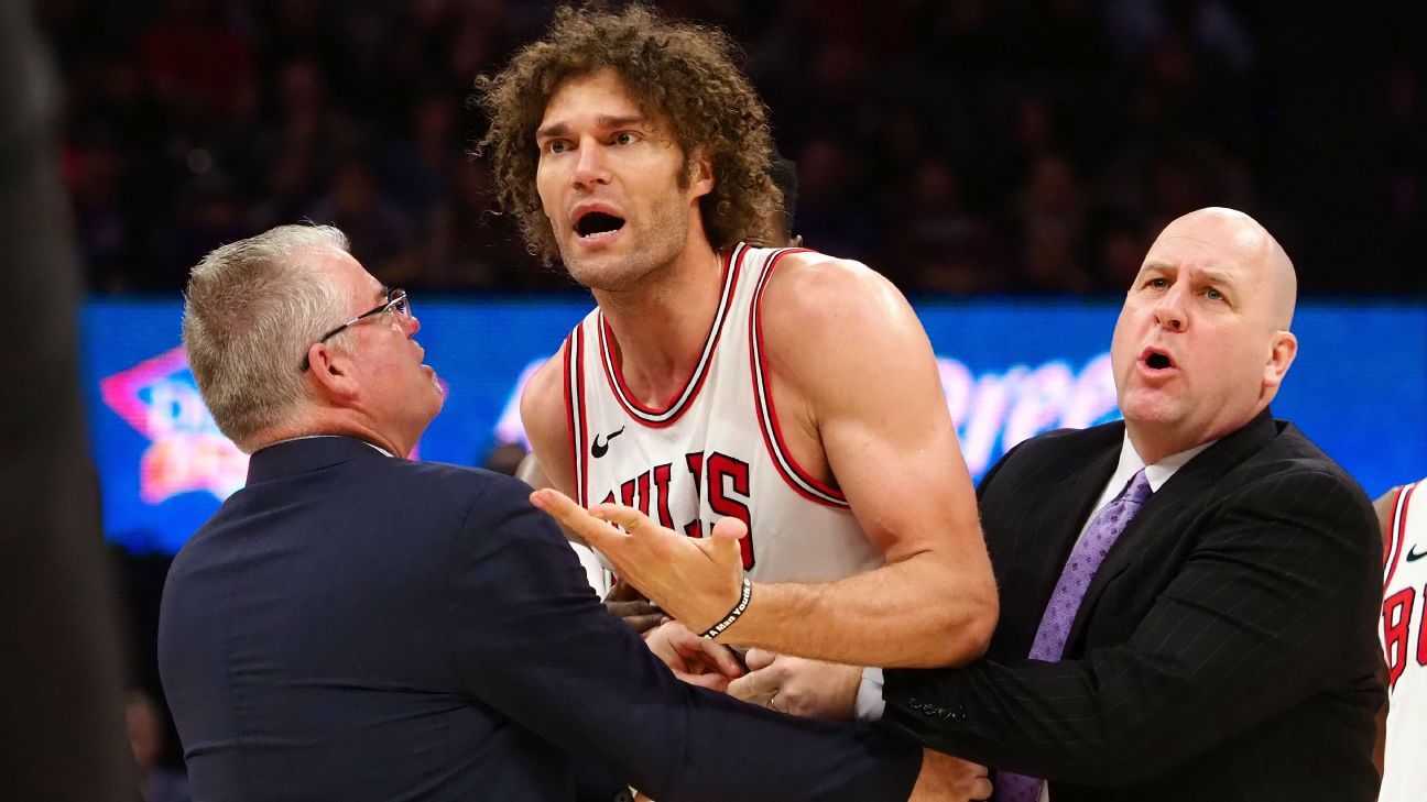 Bulls' Robin Lopez ejected in Sacramento after back-to-back T's, throws ...