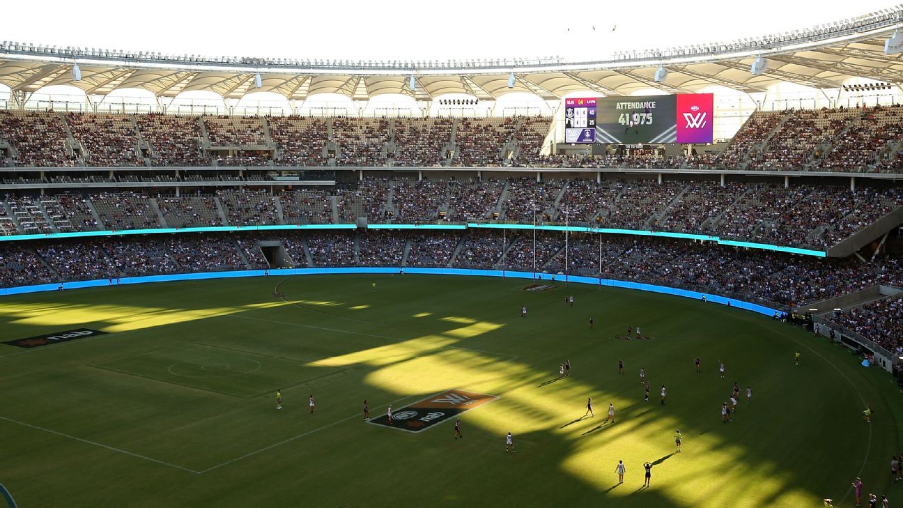 AFLW breaks new ground with record crowd - ESPN