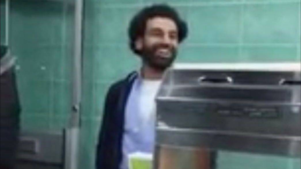 Liverpool's Mohamed Salah makes surprise visit to local fish and chip ...