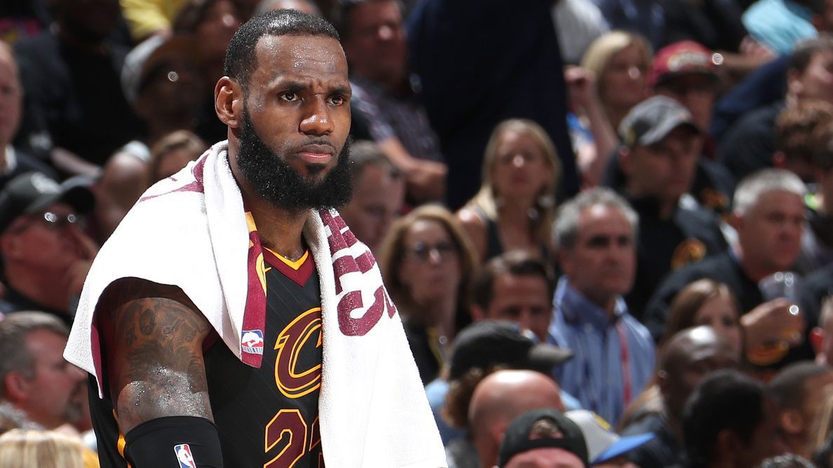 LeBron jogou finais da NBA com lesão na mão após socar prancheta depois ...