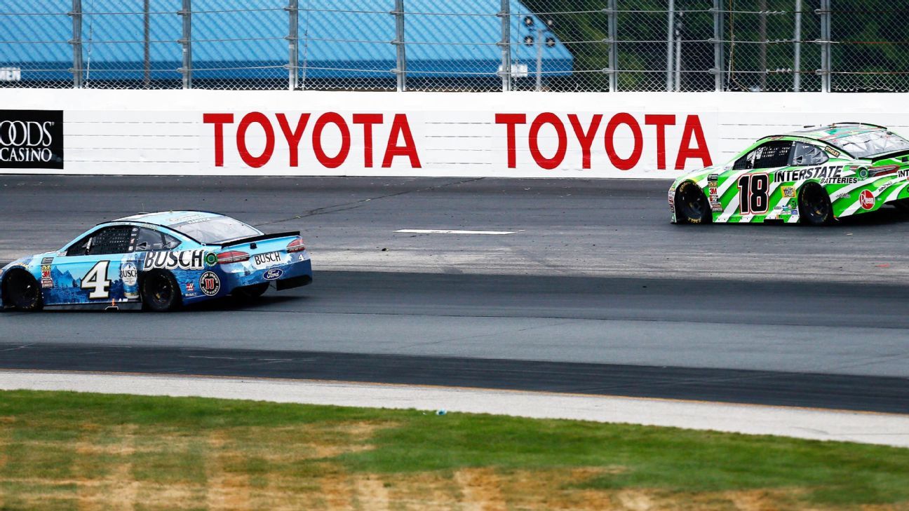 NASCAR Cup Series 2018 -- Kevin Harvick uses bump to beat Kyle Busch in ...