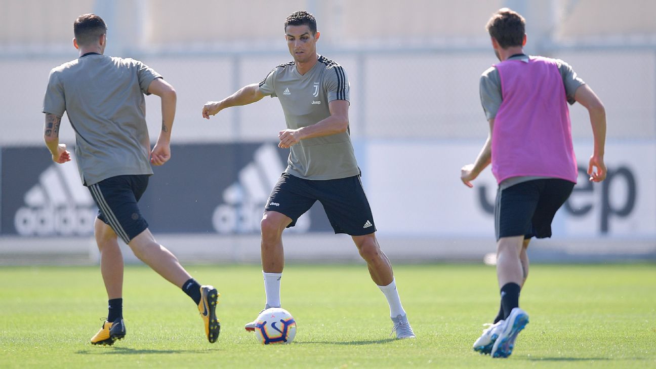 Cristiano Ronaldo shows off black eye in Juventus training - ESPN