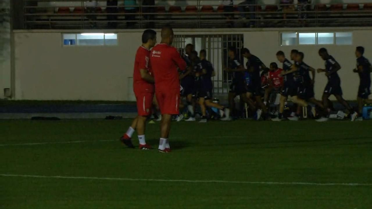 En Monterrey, Costa Rica entrenó en la penumbra