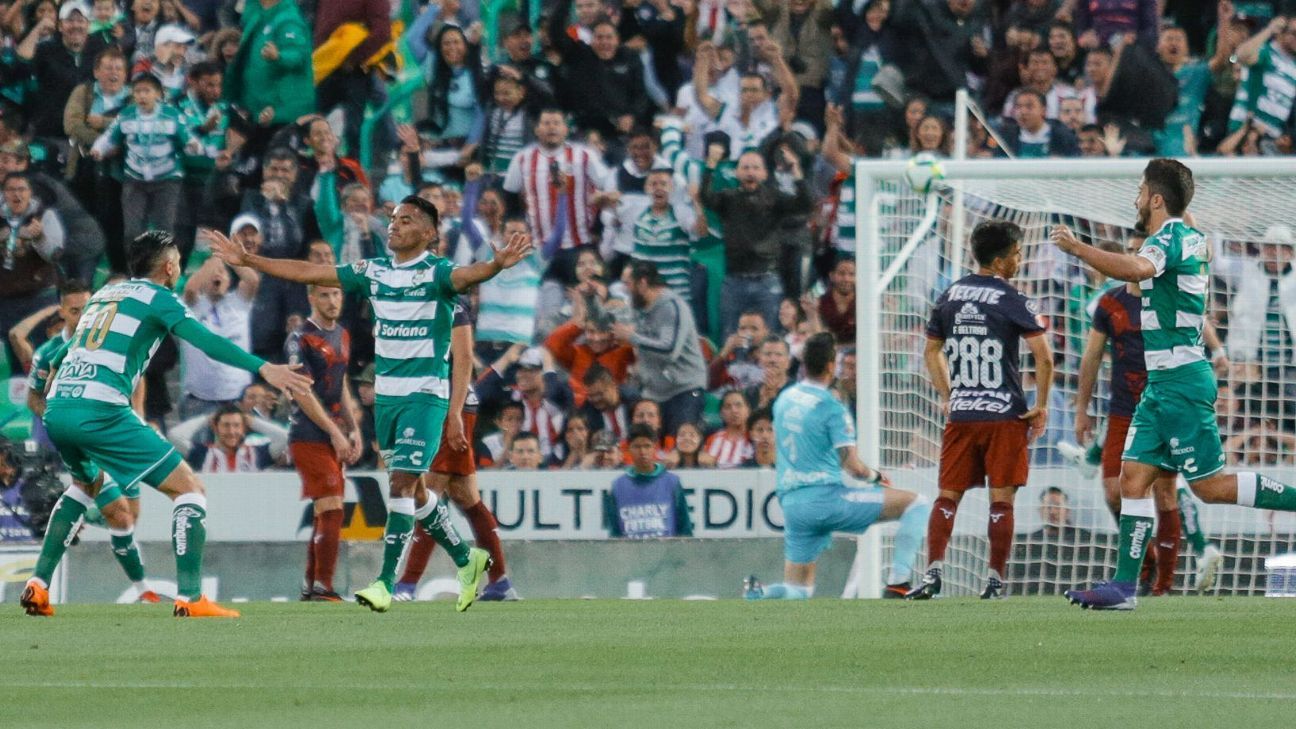 'Gallito' Vázquez se despide de Santos, Chivas prepara anuncio