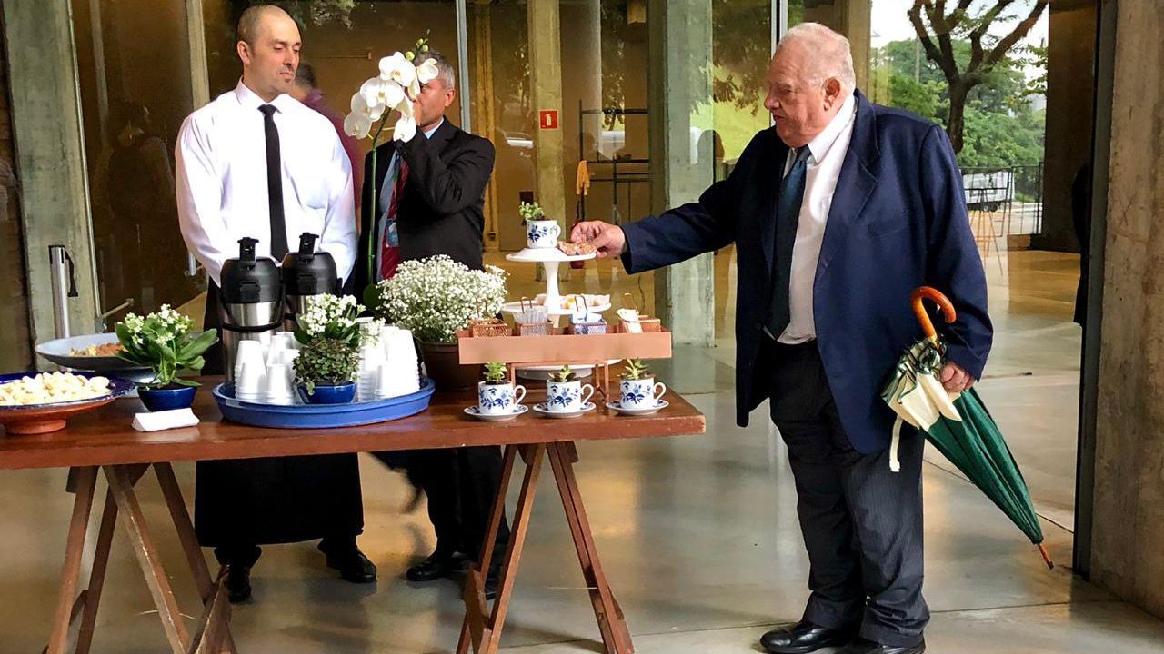 Em evento da FPF sem ninguém do Palmeiras, Mustafá Contursi surge de ...