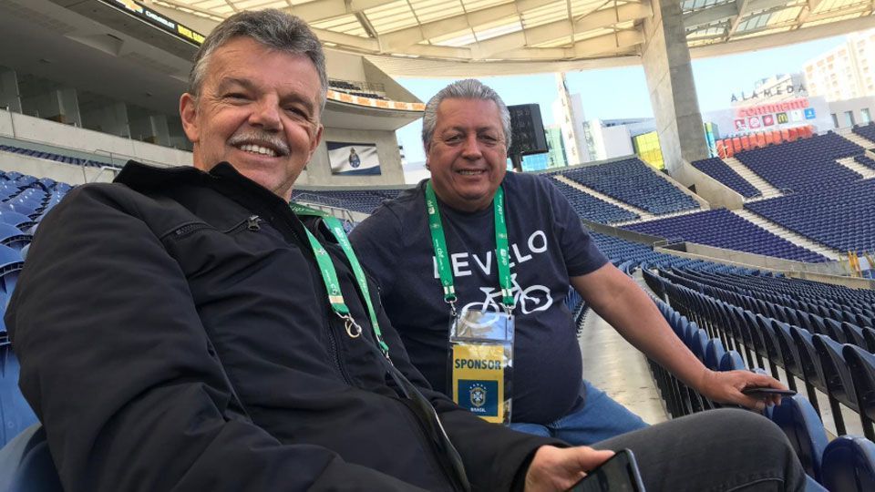 Gilmar Rinaldi segue a seleção de perto na Europa como representante de ...