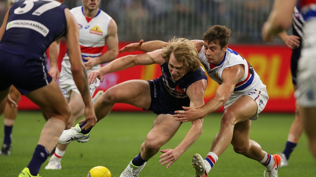 Blow for Fremantle Dockers as David Mundy breaks leg - ESPN