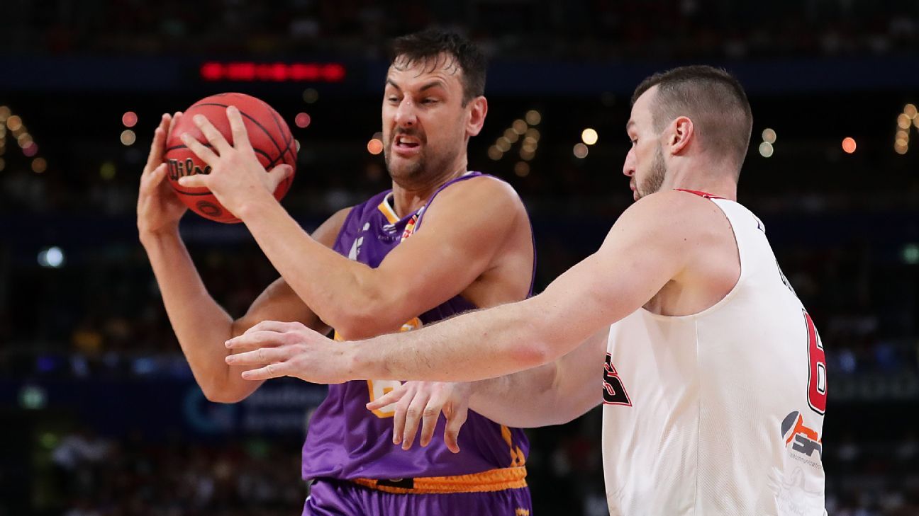 Record NBL crowd watches Kings edge Hawks - ESPN