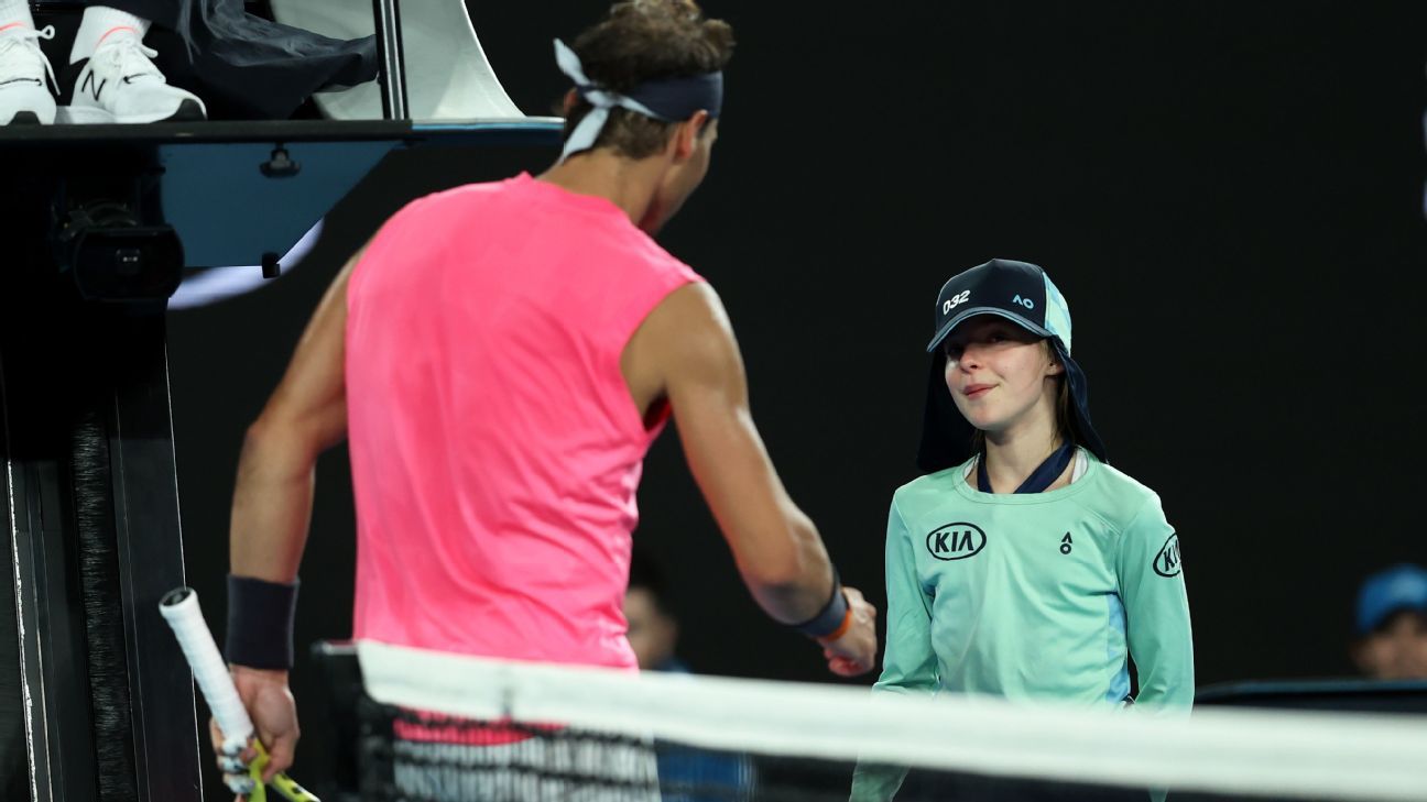 Rafael Nadal hits ball kid with shot, cruises to win - ESPN