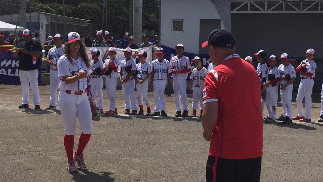 Rachel Fitoria, la 'coach' tica premiada por la MLB por incentivar el ...