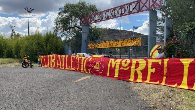 Aficionados de Morelia preparan 10 mil banderas para la marcha en ...